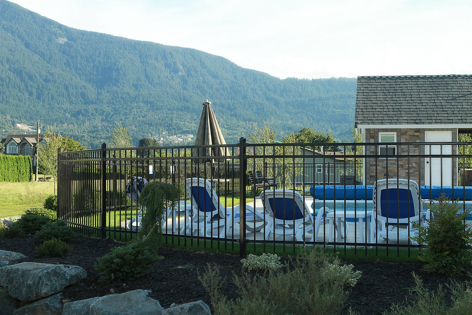 Design the Perfect Pool Fence